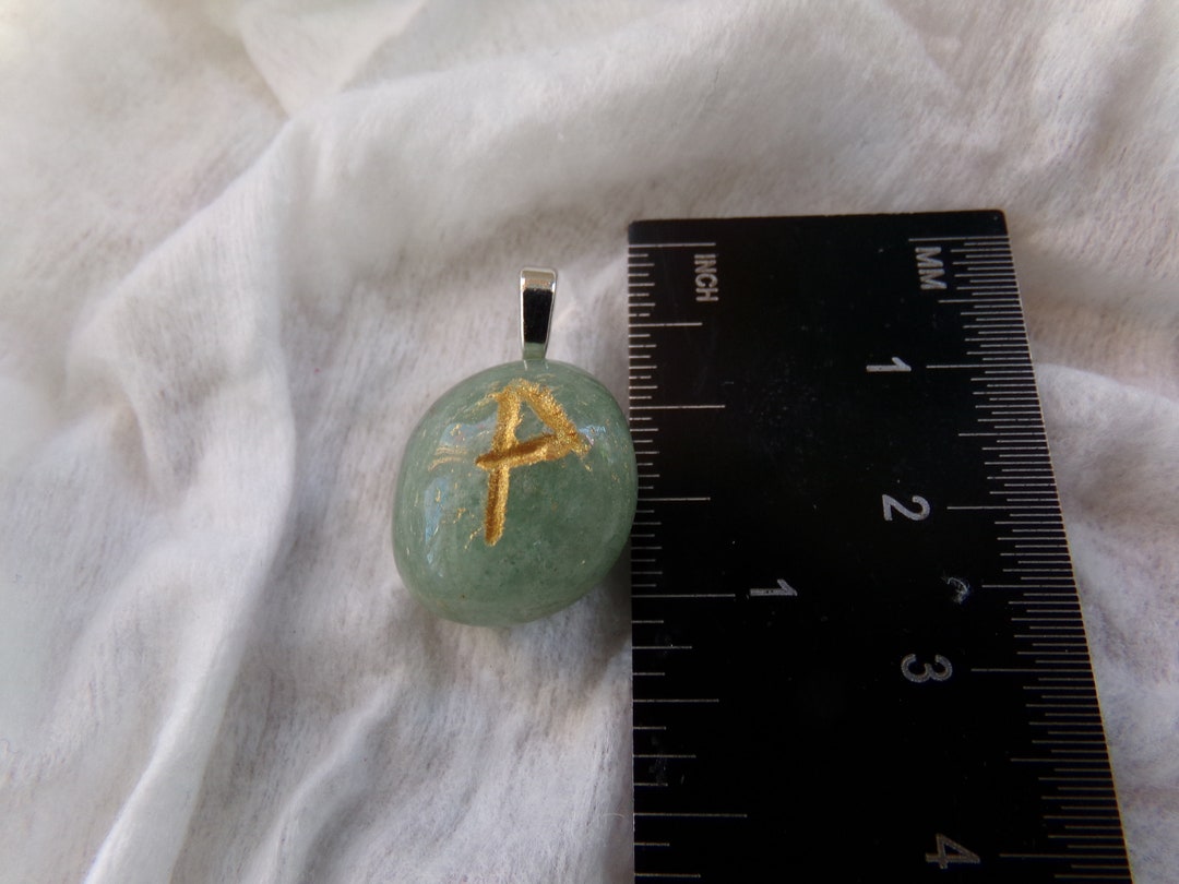 Green Jade Wunjo/wyn/wynn Rune Stone Pendant - Etsy