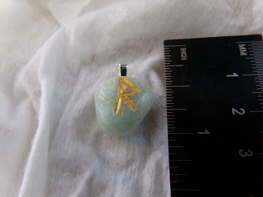 Green Jade Raido/raidho/rad/reidh Rune Stone Pendant - Etsy