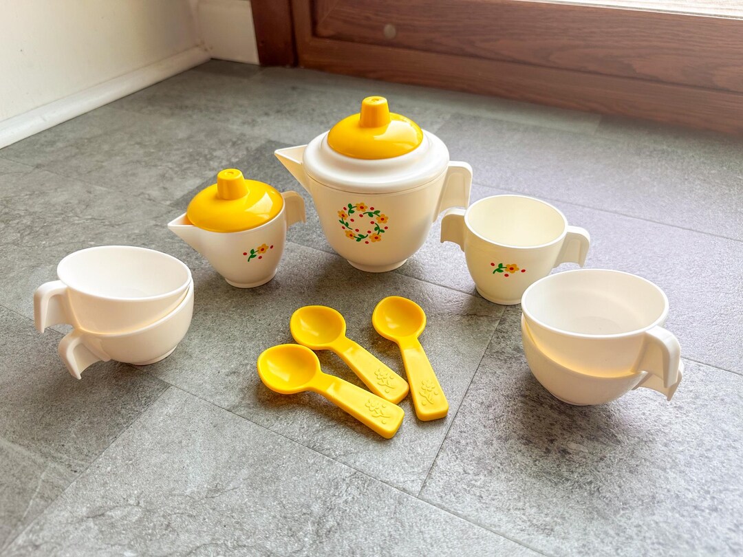 Vintage 1982 Fisher Price Toys Plastic Tea Set Play Dishes Pretend ...