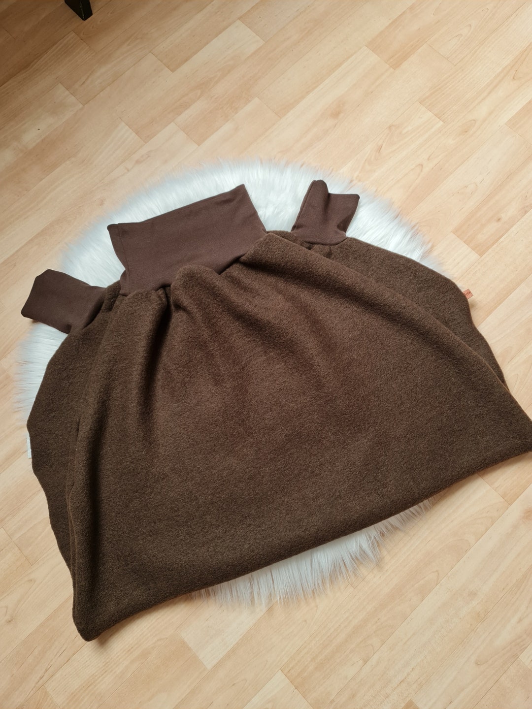 Visual Design: No Scratching Merino Fleece in Beige / Tobacco Brown ...
