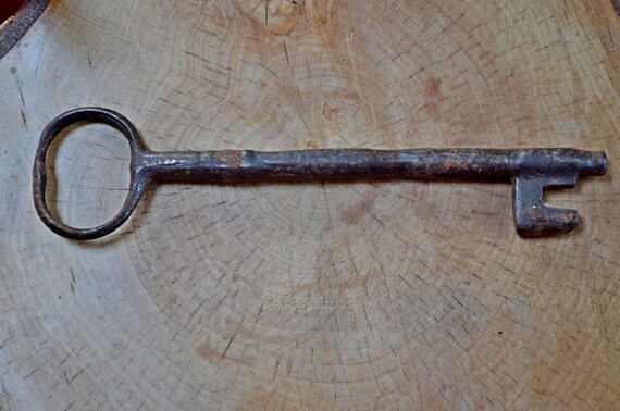 Home & Living Large Tallinn Antique Metal Skeleton Key Doors & Locks ...