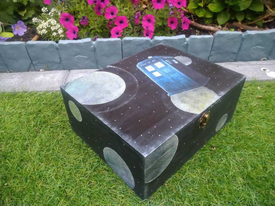Handpainted and Collaged Large Wooden Doctor Who Tardis Box - Etsy UK