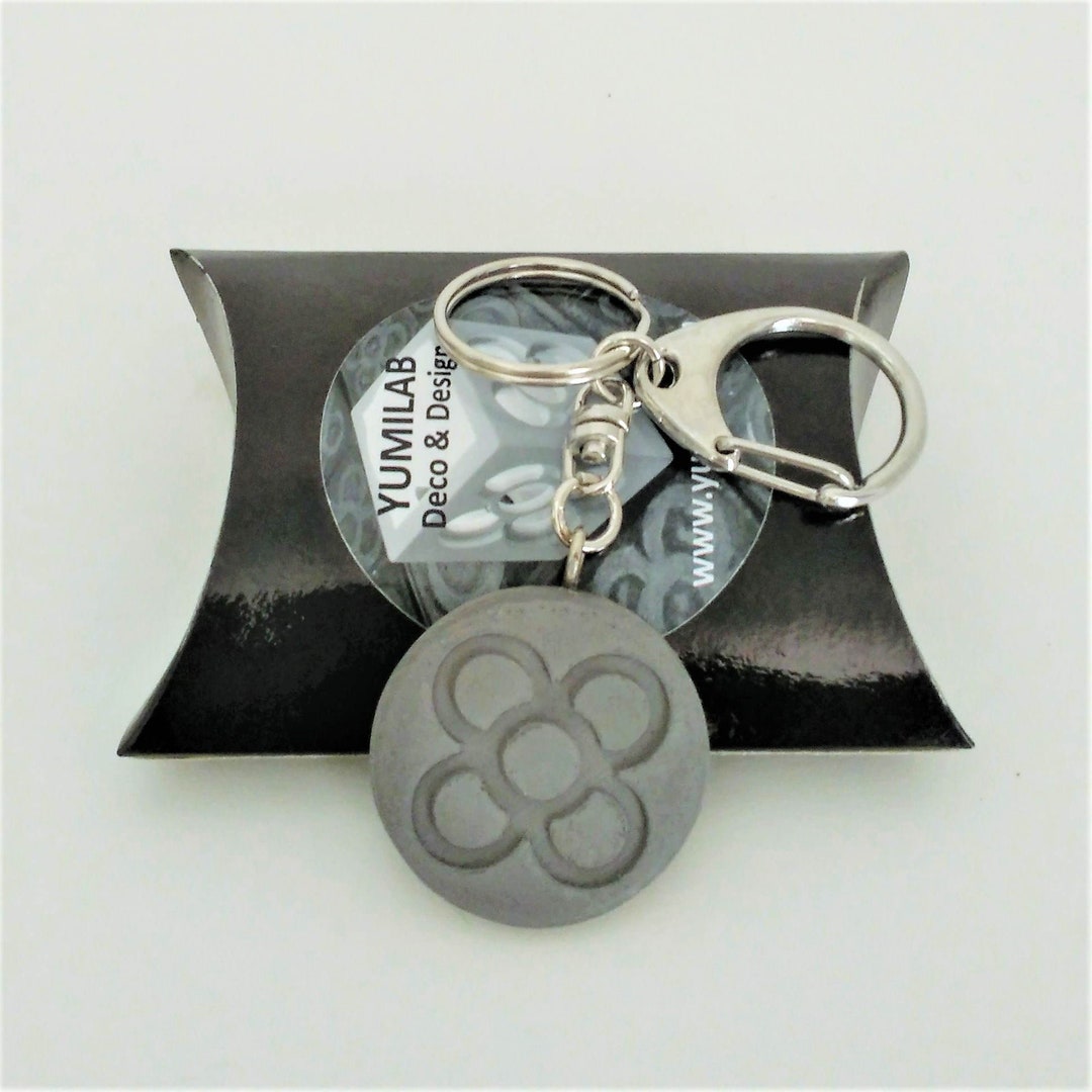 Keychain With Panot Round Pendant in Ceramic Resin, Flower of Barcelona ...