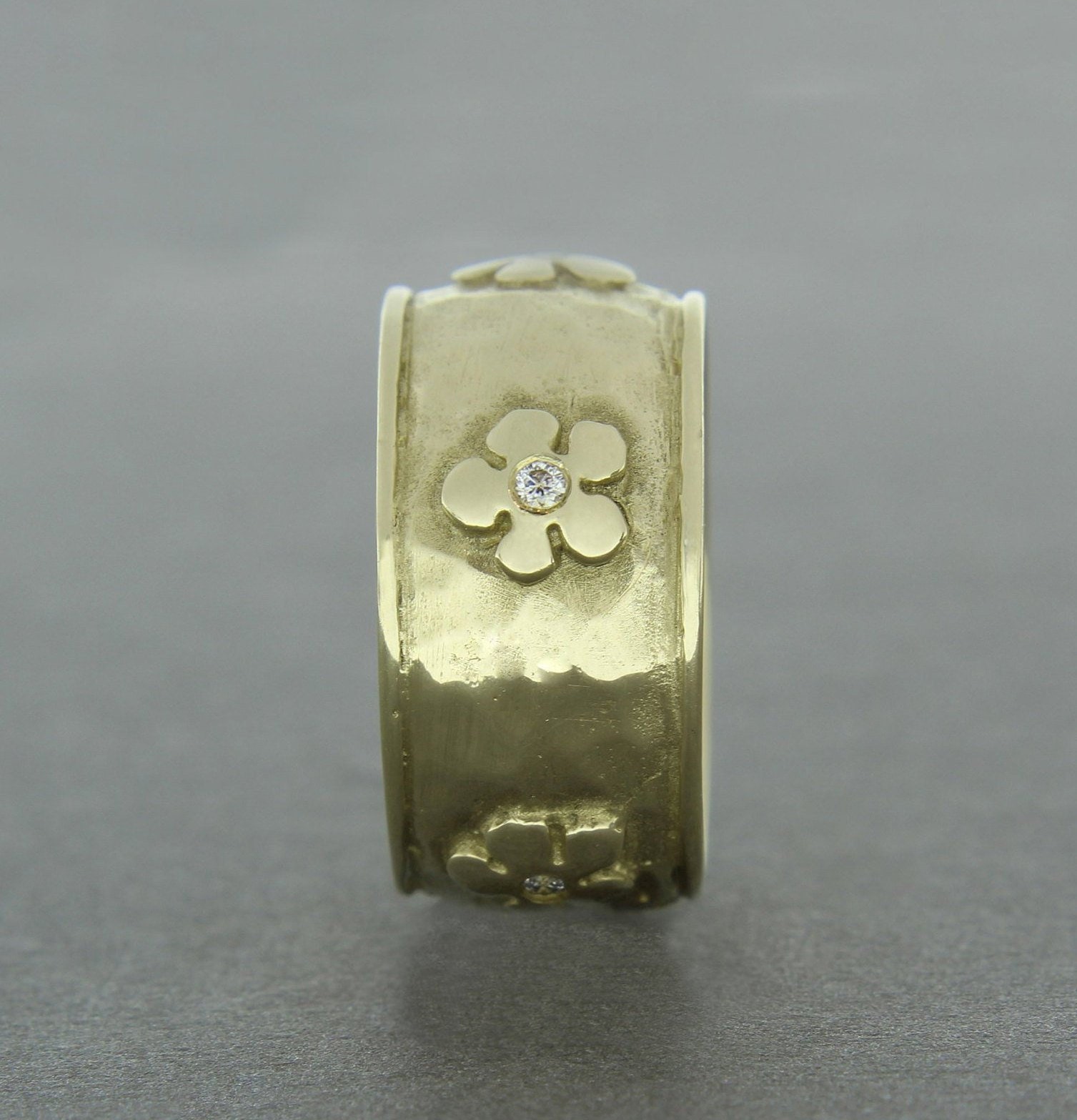 14K Solid Gold Diamond Hammered Ring - Etsy