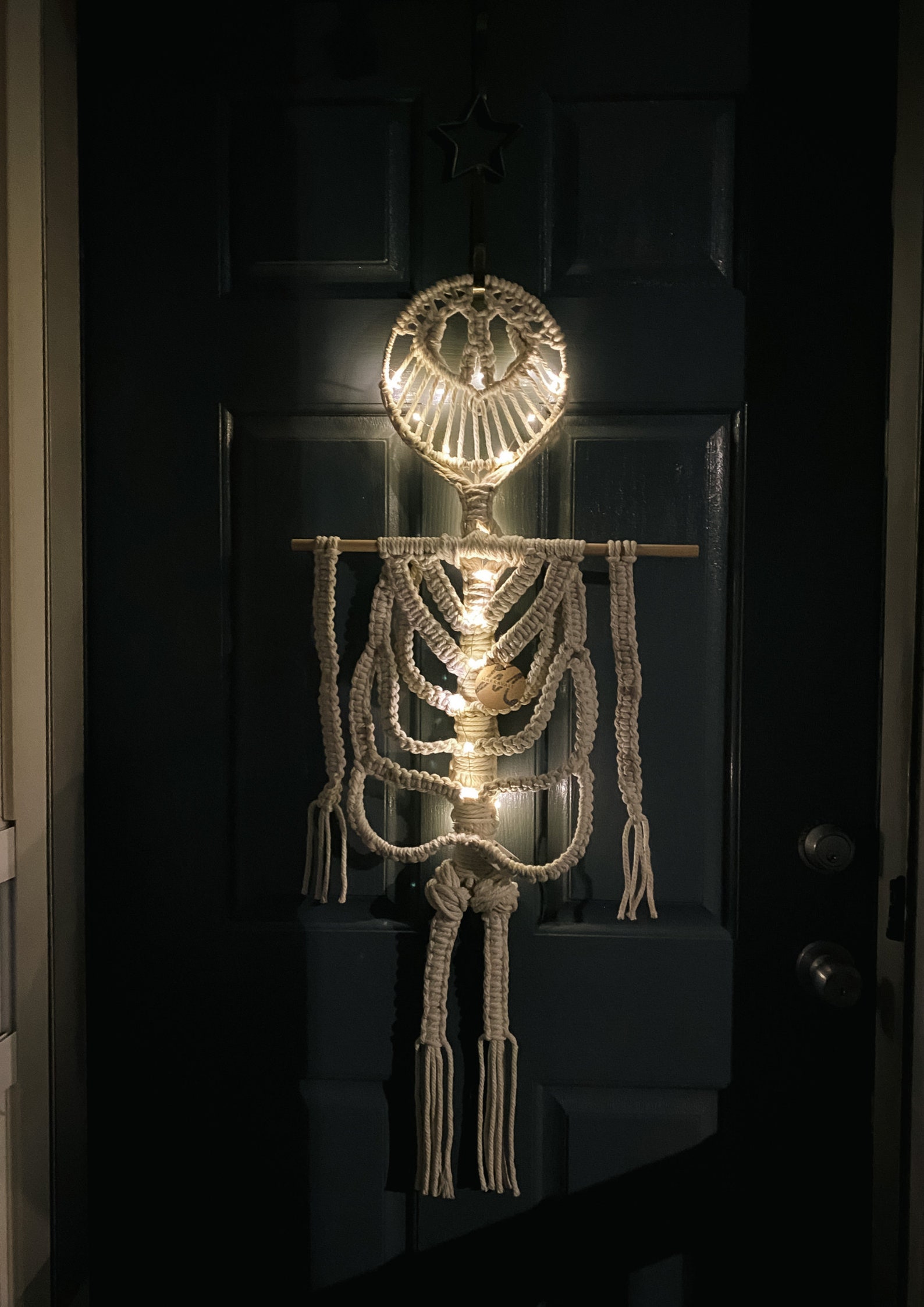Macrame Halloween Skeleton, Handmade Wall Hanging, Macrame Wall Decor, Spooky Halloween Decor ...