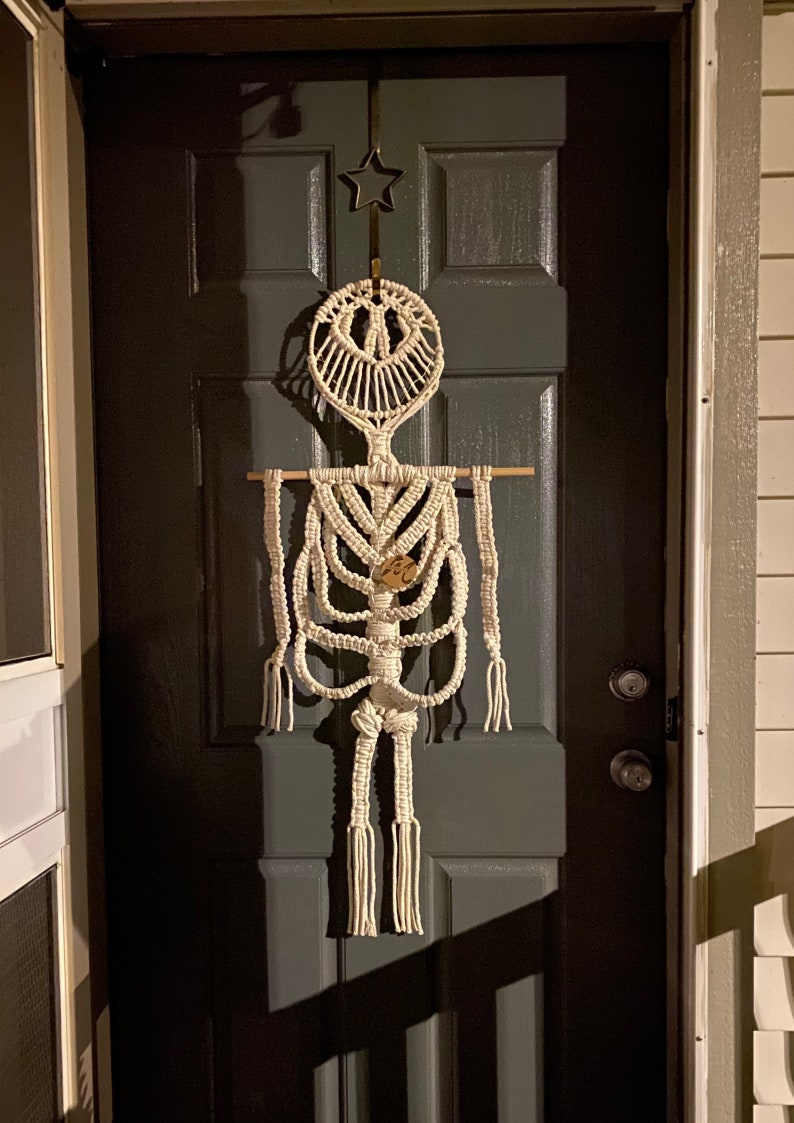 Macrame Halloween Skeleton, Handmade Wall Hanging, Macrame Wall Decor, Spooky Halloween Decor ...