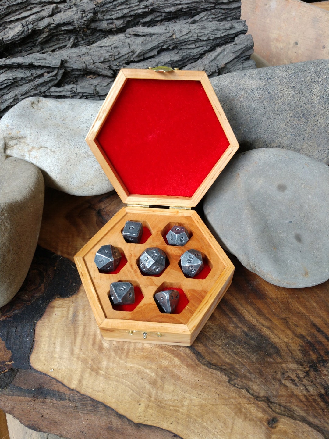 Giochi di dadi DnD, set di 7 dadi in scatola di legno, dadi di ferro ...