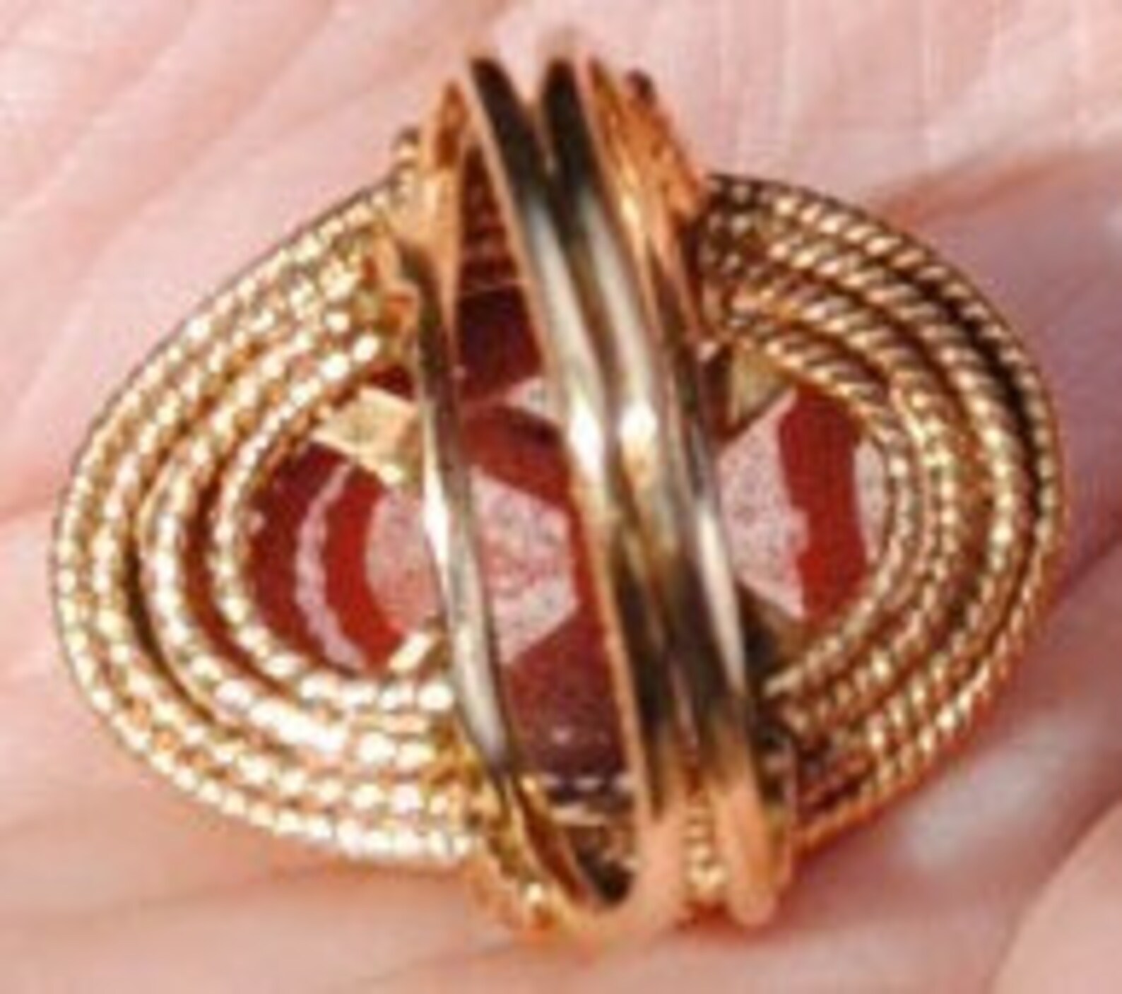 VINTAGE Cocktail Ring -- Solid 18K Gold -- Natural Coral -- Retro ...