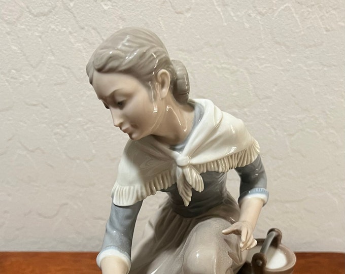 Lladro Figurine Caressing A Little Calf #4827 - Etsy