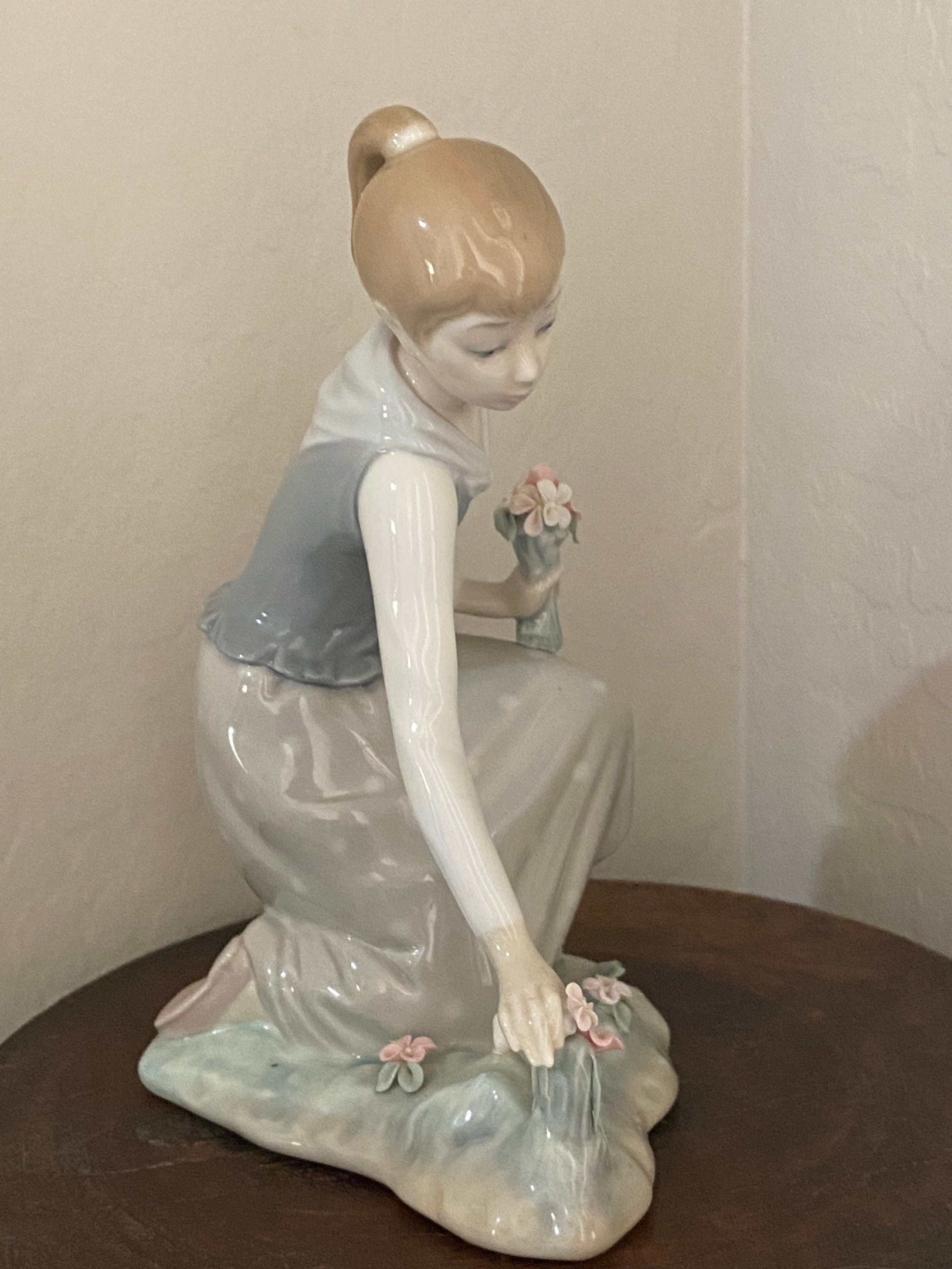 Lladro Figurine Girl With Flowers 1172 Etsy