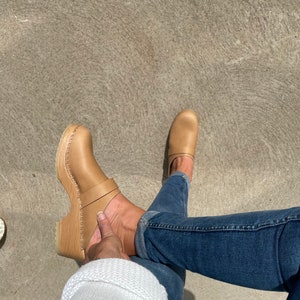 Swedish Classic Comfy Low Heel Clogs / Berkeley Light Tan Clogs ...