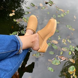 Swedish Classic Comfy Low Heel Clogs / Berkeley Light Tan Clogs ...
