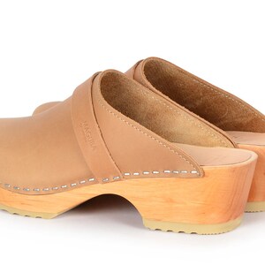 Swedish Classic Comfy Low Heel Clogs / Berkeley Light Tan Clogs ...