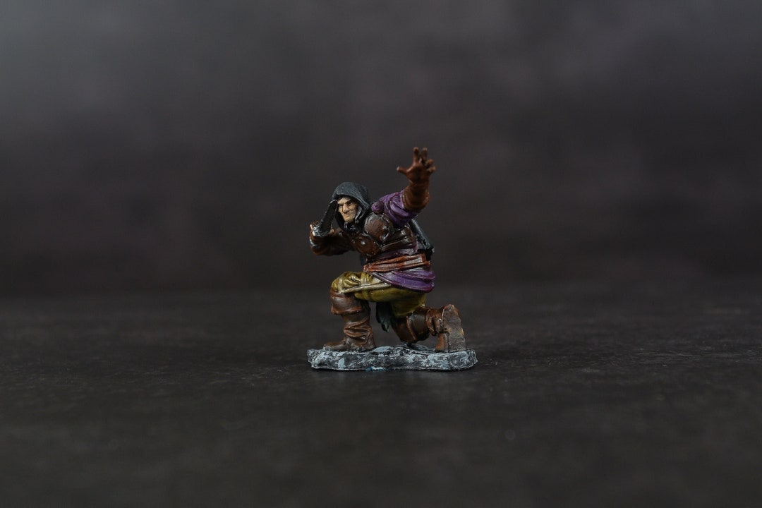 Dnd Painted Crouched Rogue With Dagger Dungeons and Dragons Miniature ...
