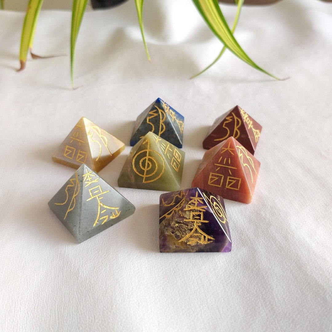 Seven Chakra Stone Pyramid Set, Gemstone Seven Chakra Handmade Mini ...