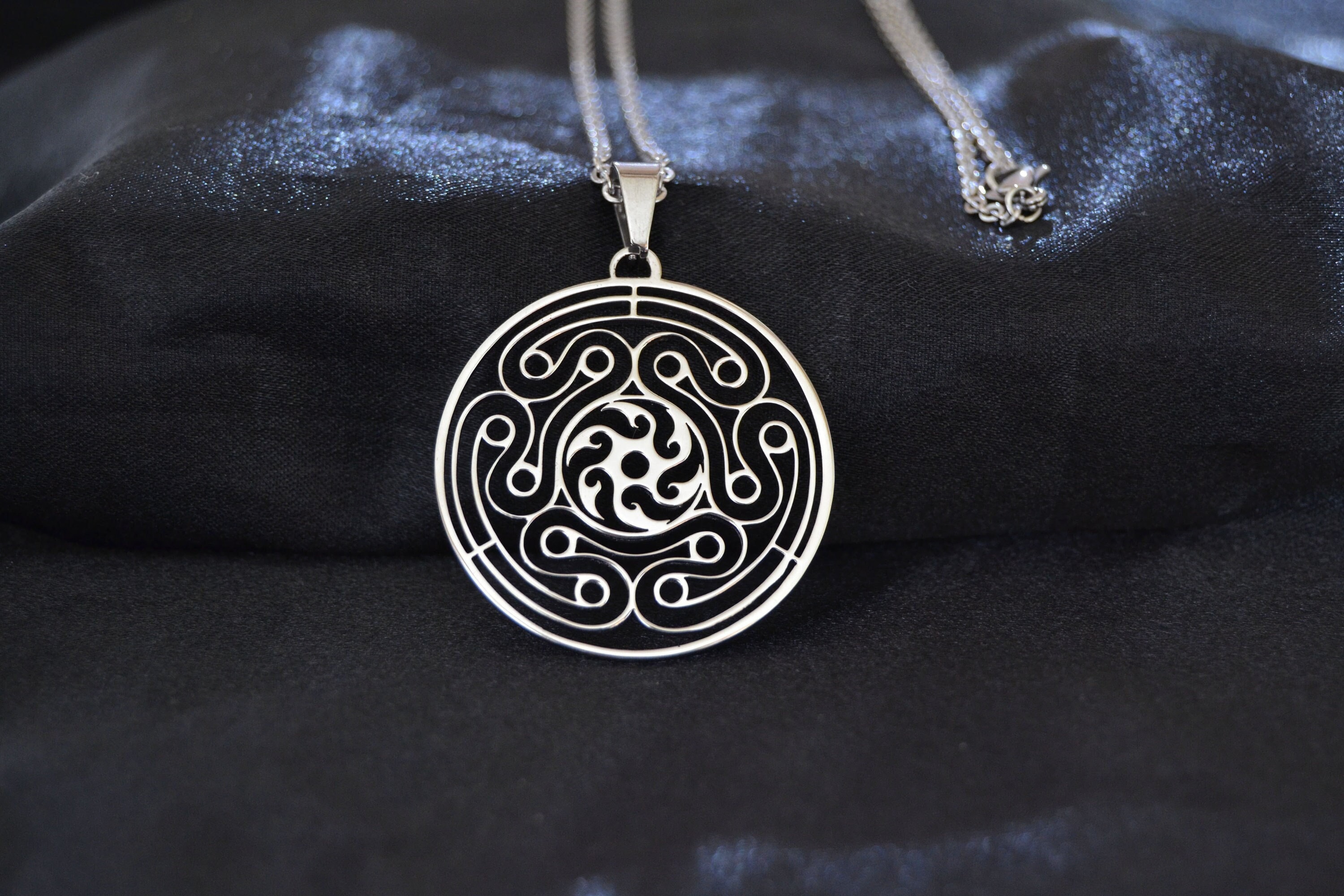 Seal of Hecate With Central Wheel (labyrinth) - Etsy Canada