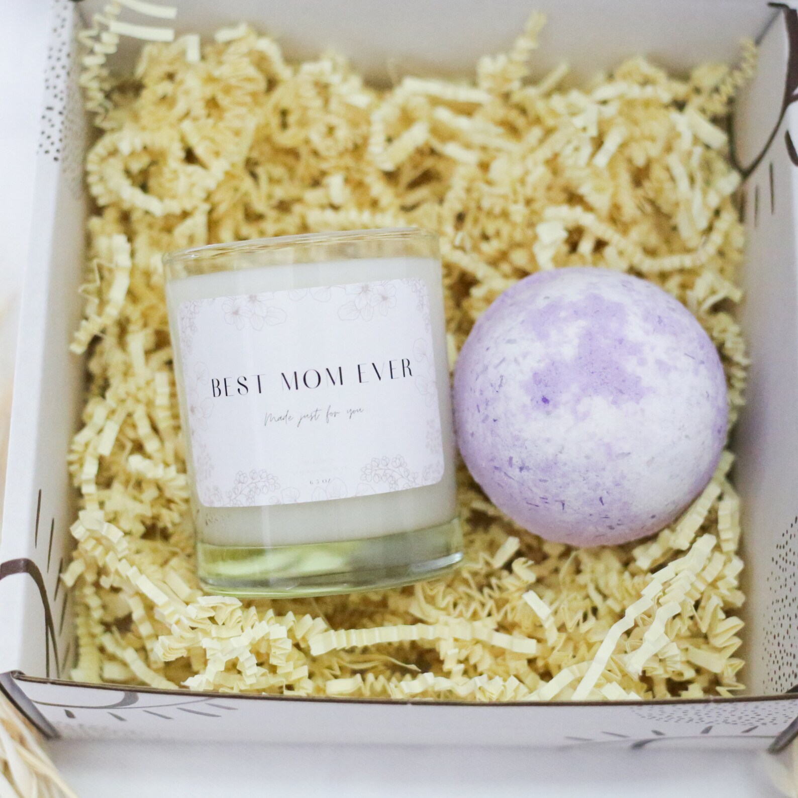 Mothers Day Gift Candle Box With 6.5oz Scented Candle and Lavender Bath ...