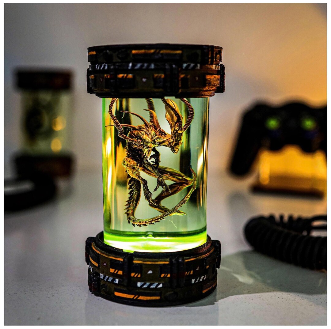 Custom Alien Diorama Alien Epoxy Night Lamp, Xeno.morph Epoxy Resin Art ...