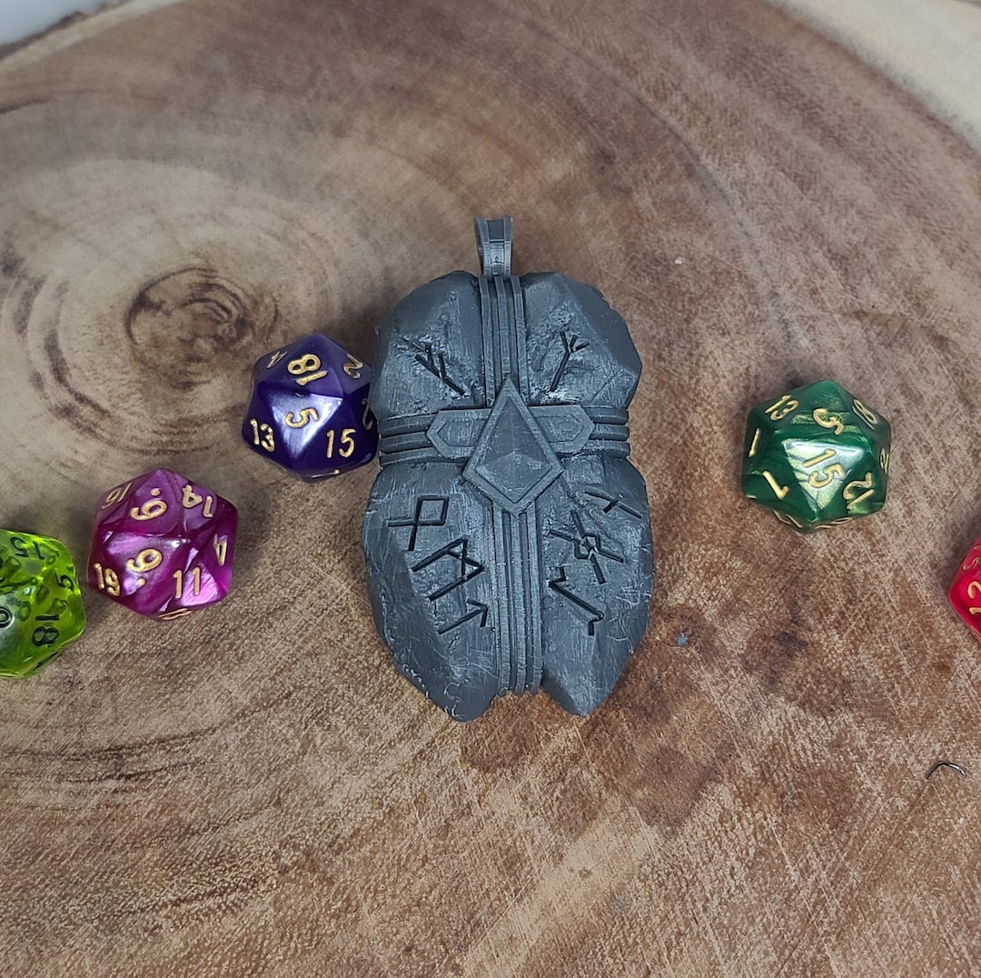 Amulet of Old Scripture - Props & Beyond - Prop - Cosplay - Roleplaying ...