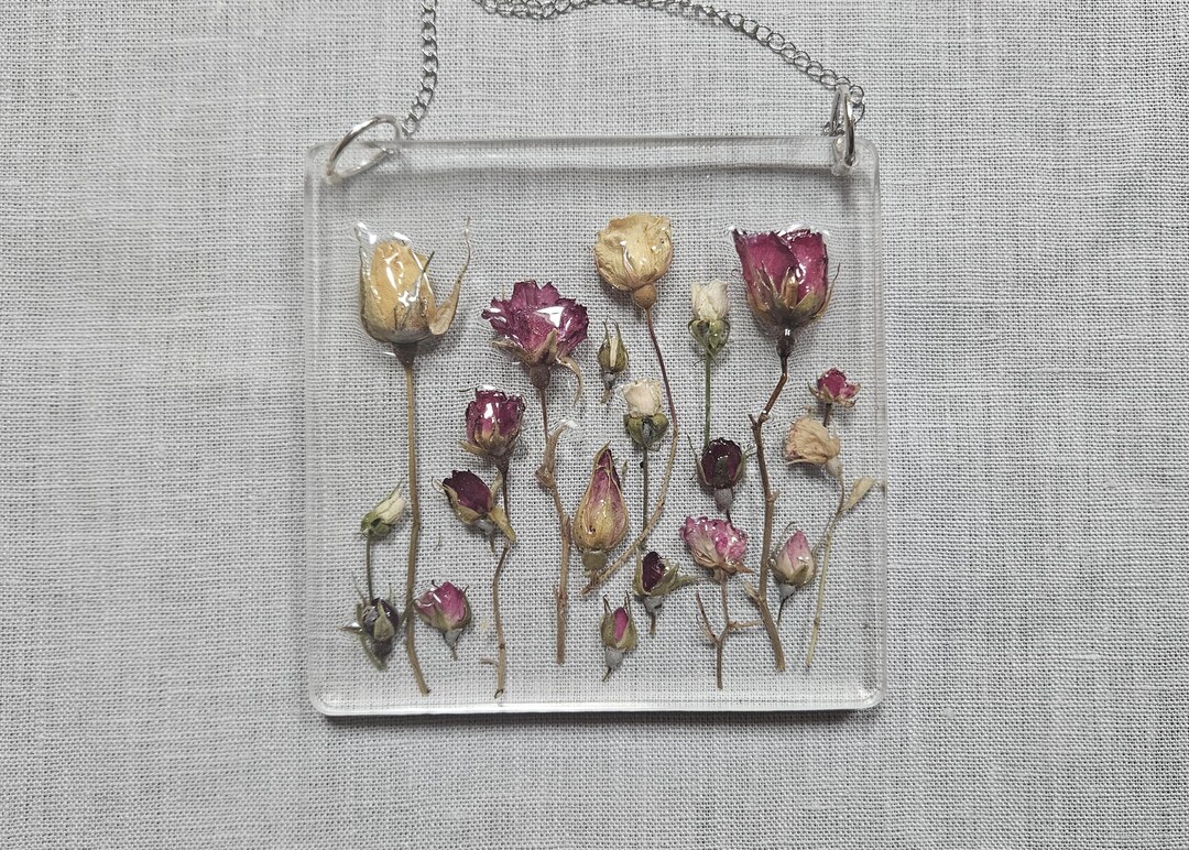 Dried Roses Buds Embedded in Epoxy Resin, Natural Wall Decor ...