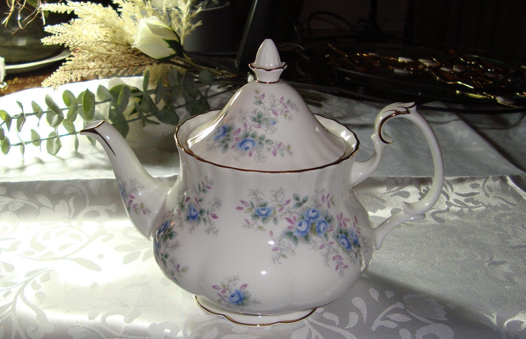 Royal Albert Blue Blossom Teapot Medium in Beautiful Condition ...