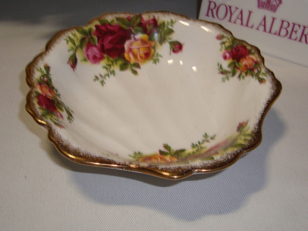 Royal Albert Old Country Roses Shell Bowl in Beautiful Condition ...