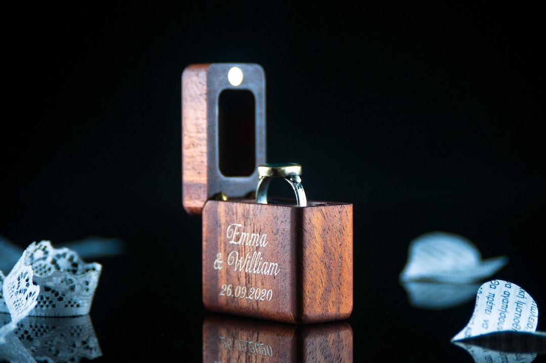 Boîte personnalisée slim acajou anneau en bois - Gravé Bague de mariage ...