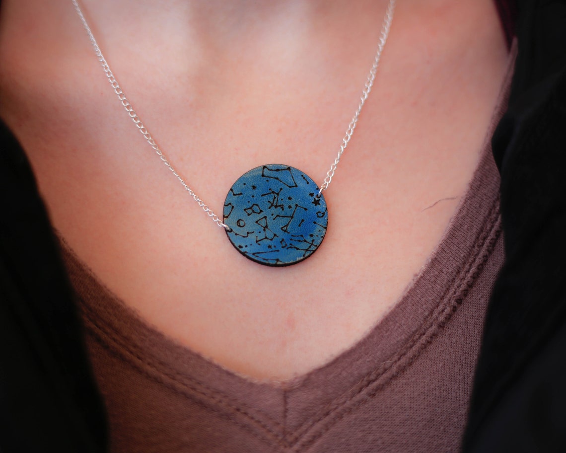 El collar colgante Circle de la colección Blue Star. Collar de ...