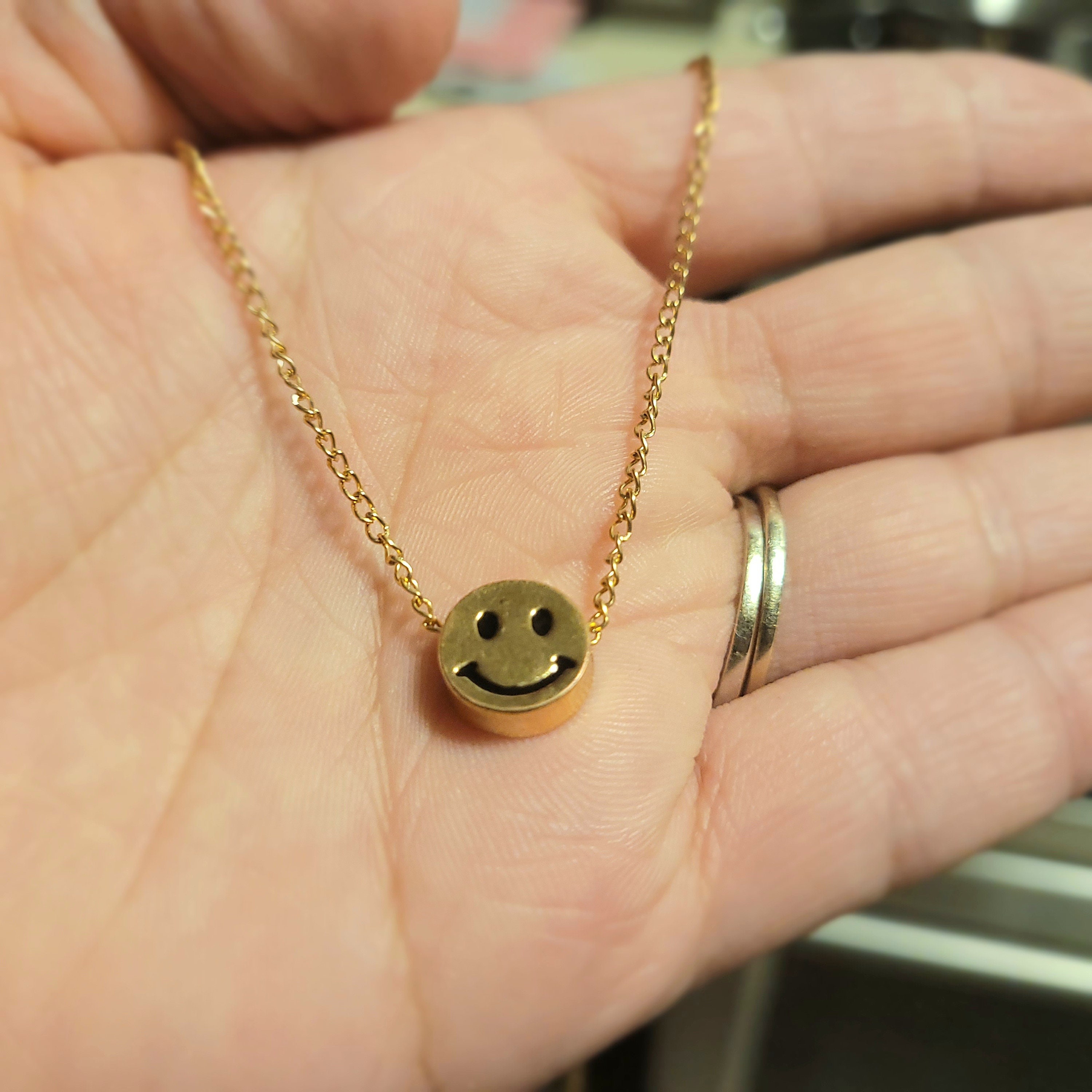 Gold Smiley Face Pendant Necklace, Emoji Clavicle, Smile Charm Necklet ...