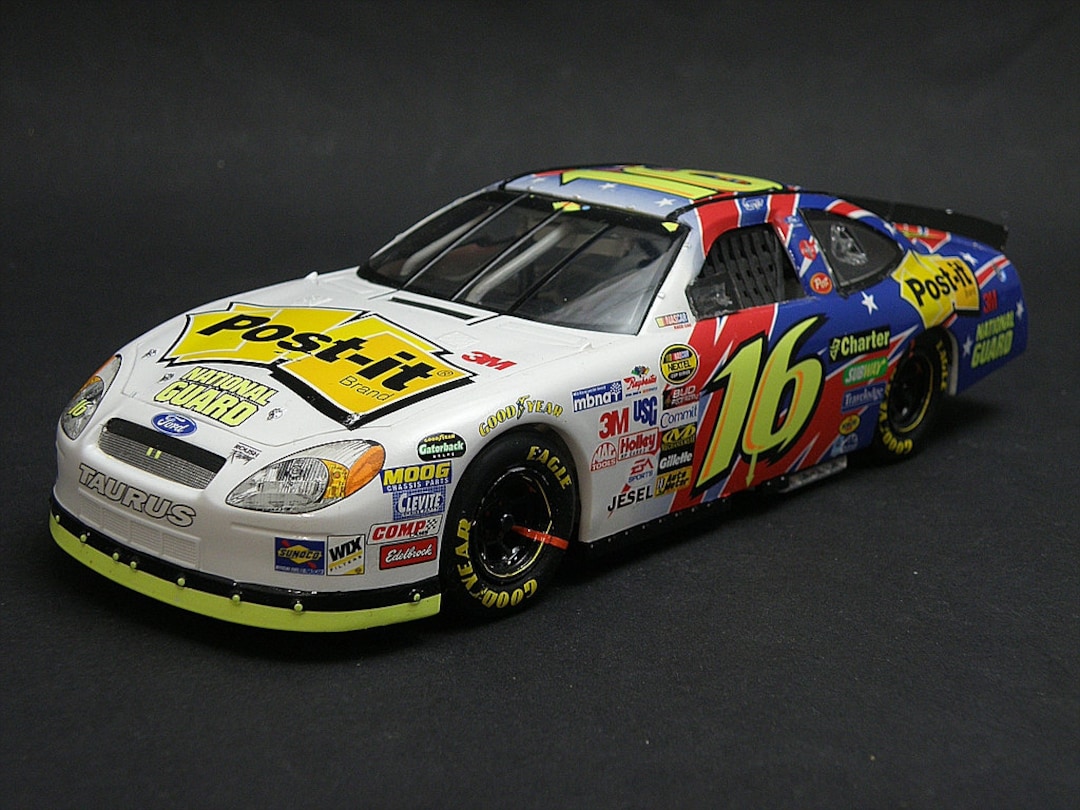 1/24 Scale Built #16 Post-it * GREG BIFFLE * 2005 Ford Taurus ...