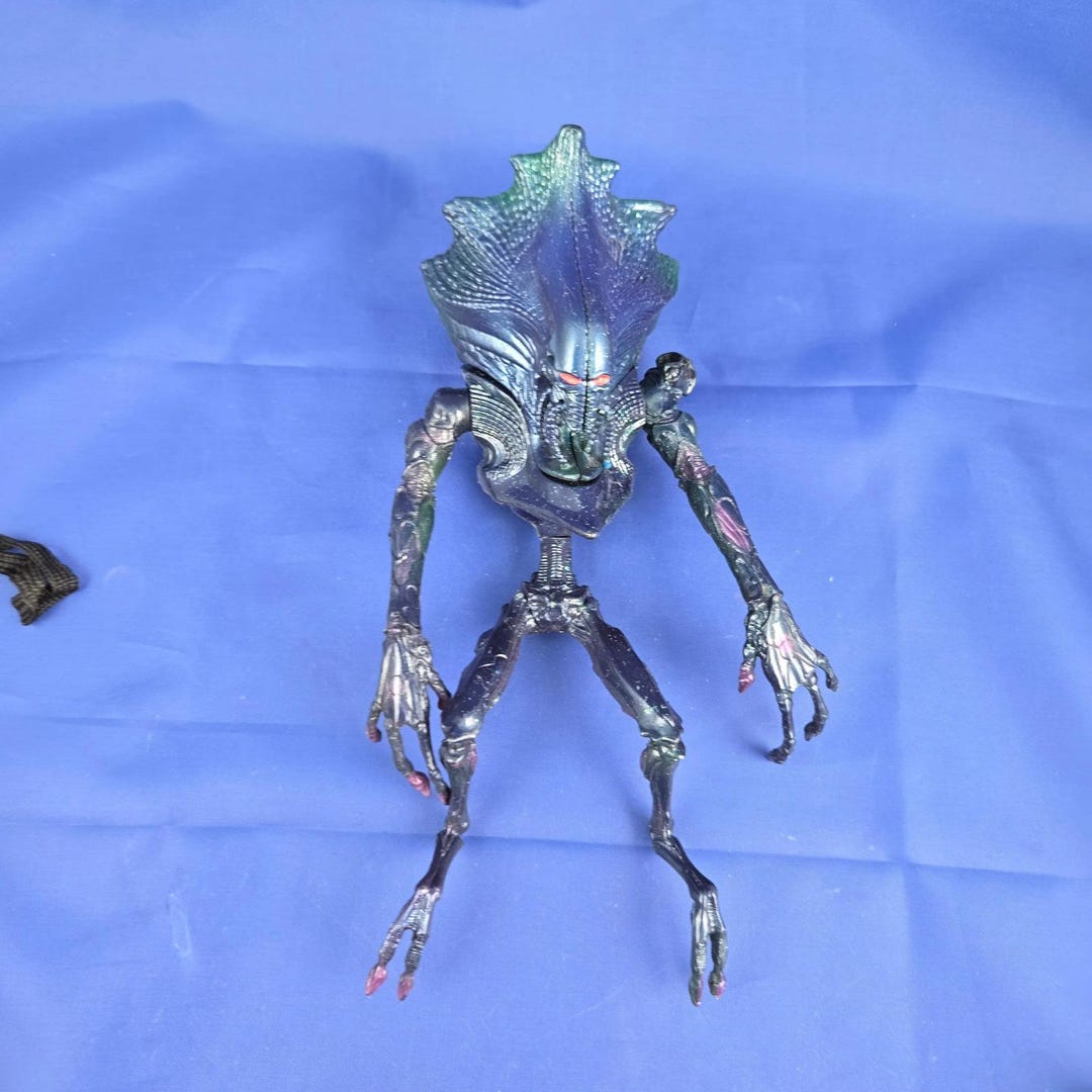 1996 Trendmasters Independence Day Alien Science Officer Action Figure ...