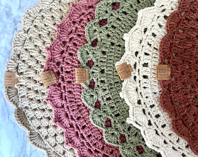 Crochet Plate Charger/ Handmaid Dinning Charger/ Round Place Setting ...
