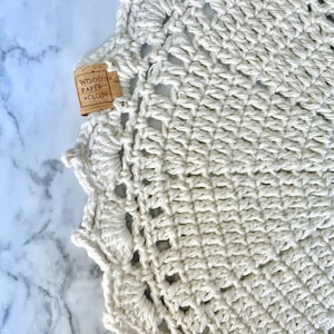 Crochet Plate Charger/ Handmaid Dinning Charger/ Round Place Setting ...