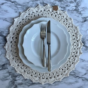 Crochet Plate Charger/ Handmaid Dinning Charger/ Round Place Setting ...