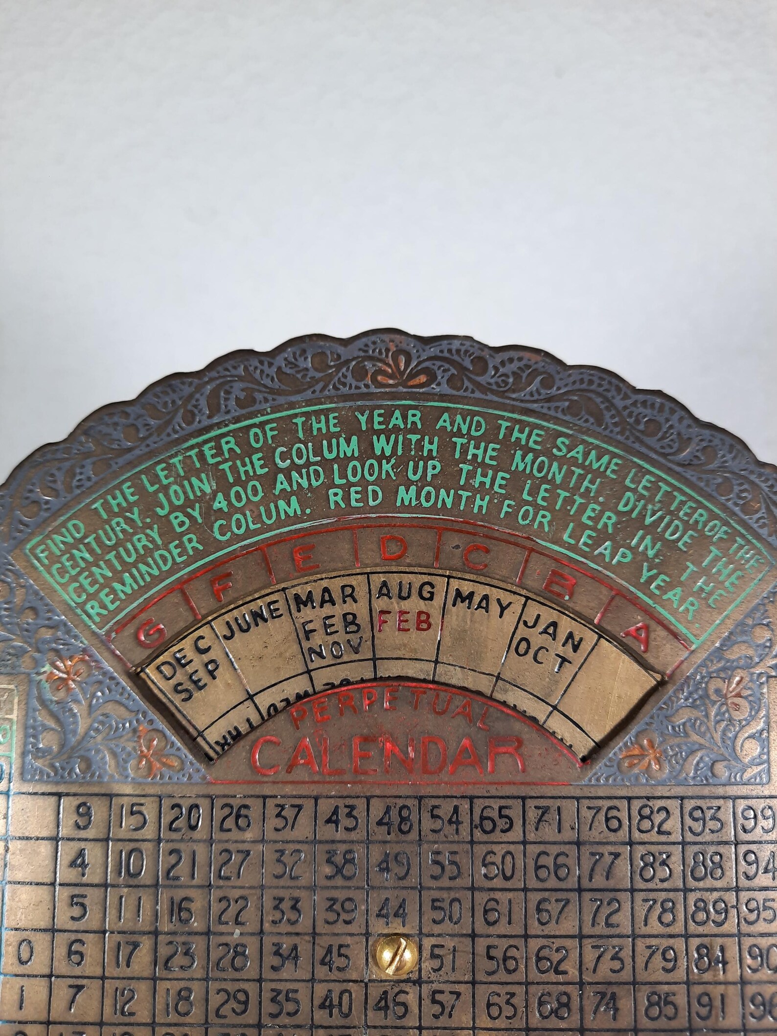 Eeuwigdurende Kalender (dag, Datum, Maand, Jaar). Indiaans Messing ...