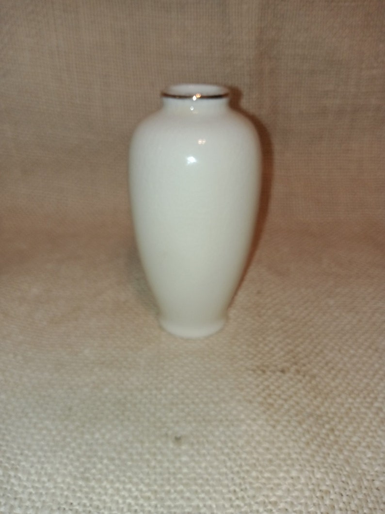 Small Homco Japan Small Bud Vase With Grape Leaves and Grapes - Gold ...