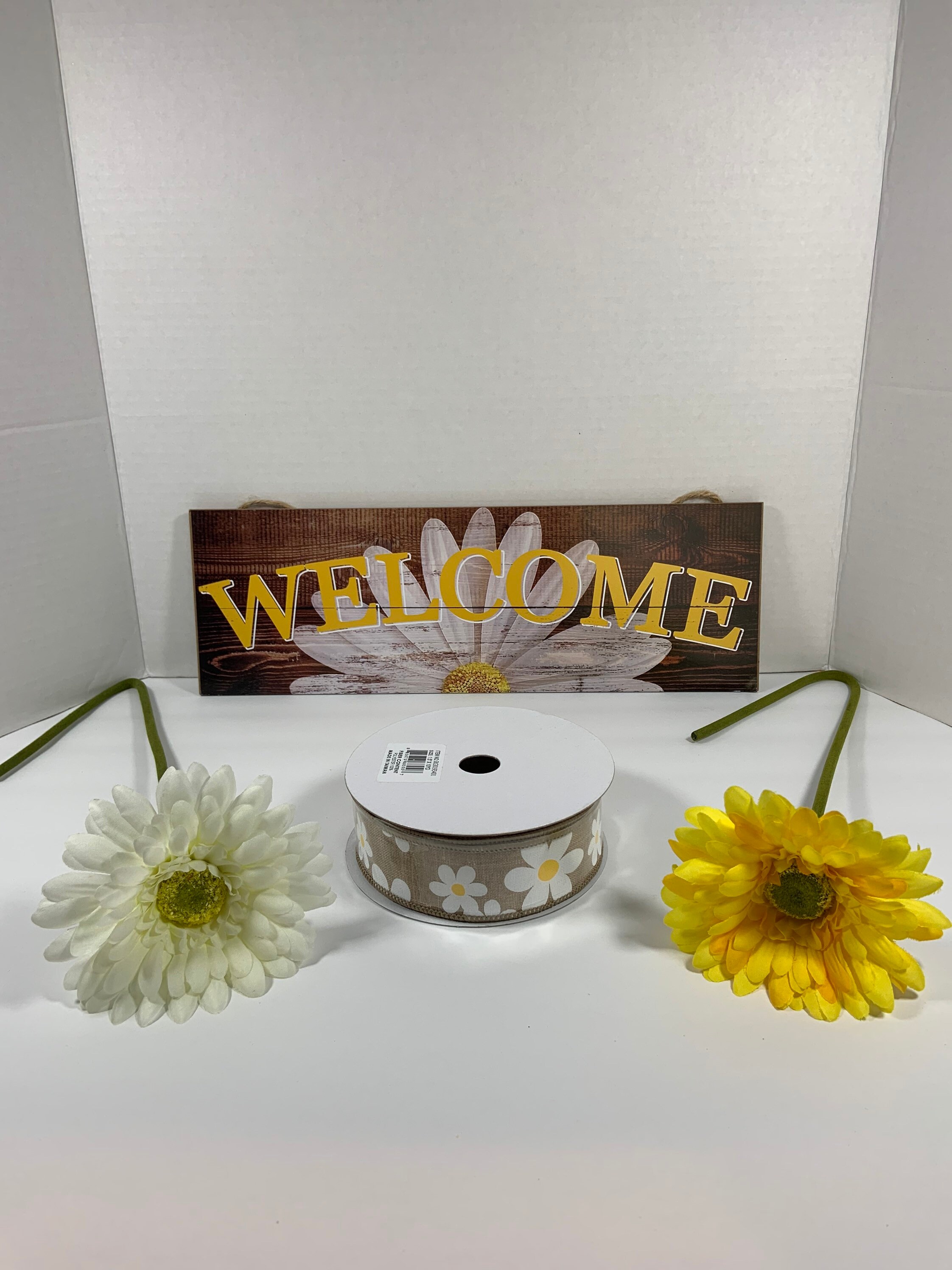 Welcome Daisy Sign With Matching Ribbon and Daisy Stems - Etsy