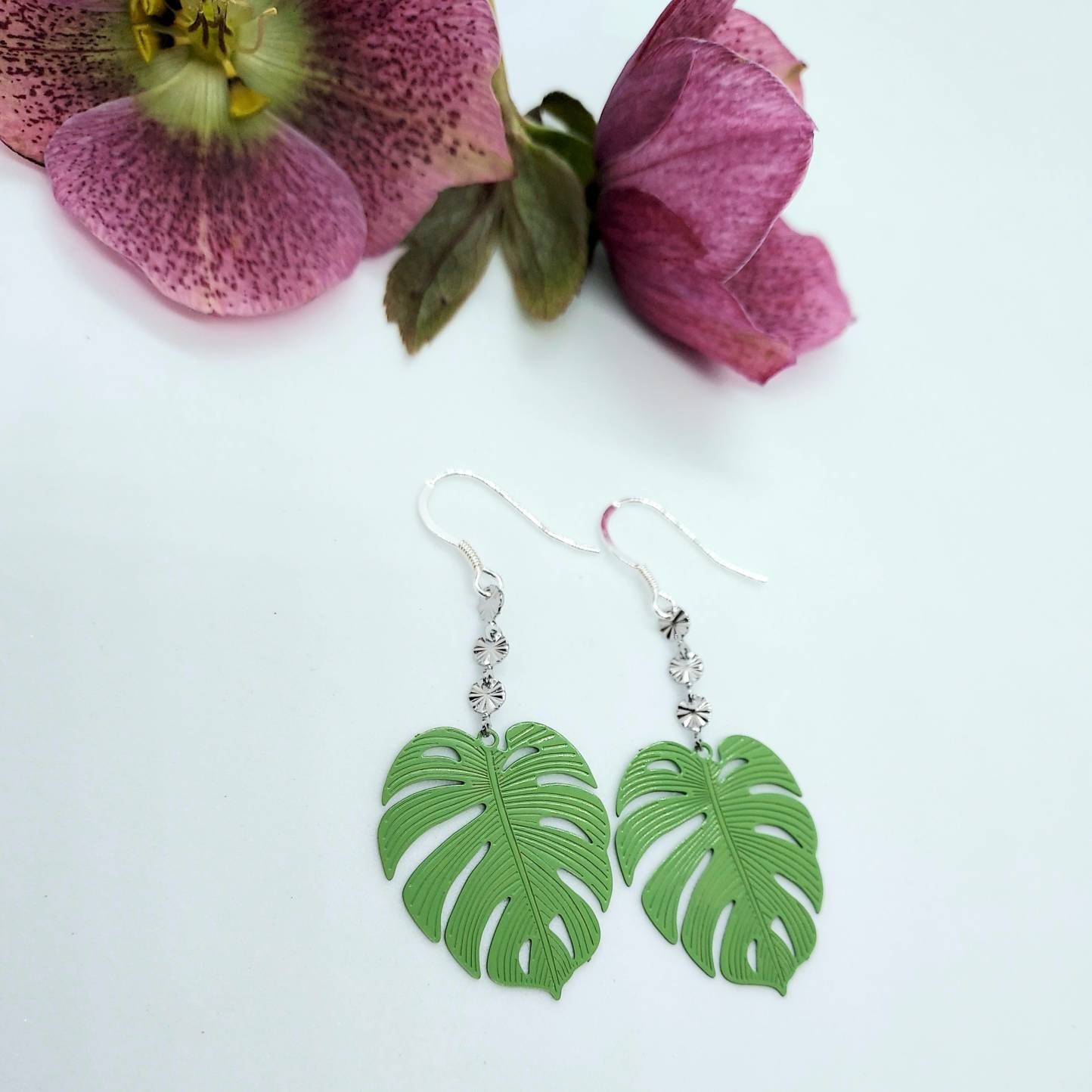 Large green monstera leaf earrings tropical leaf dangle - Etsy.de