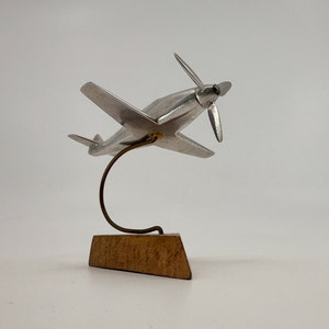 Messerschmitt Bf 109, Vintage Aluminium Flugzeug auf einem Ständer ...