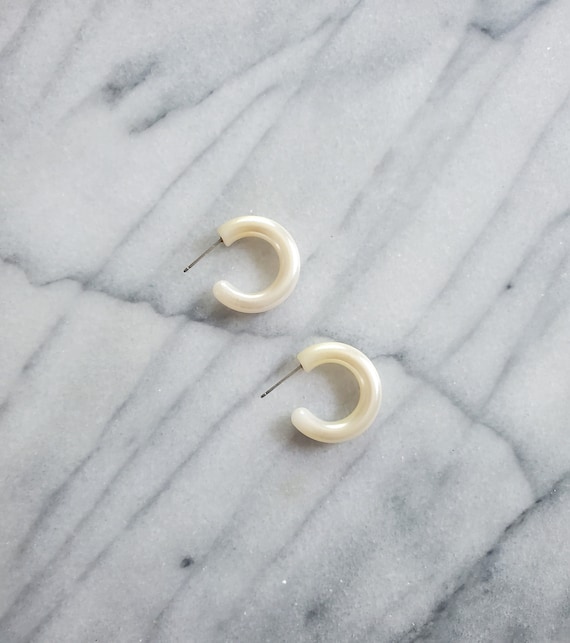 Vintage white hoop - Gem