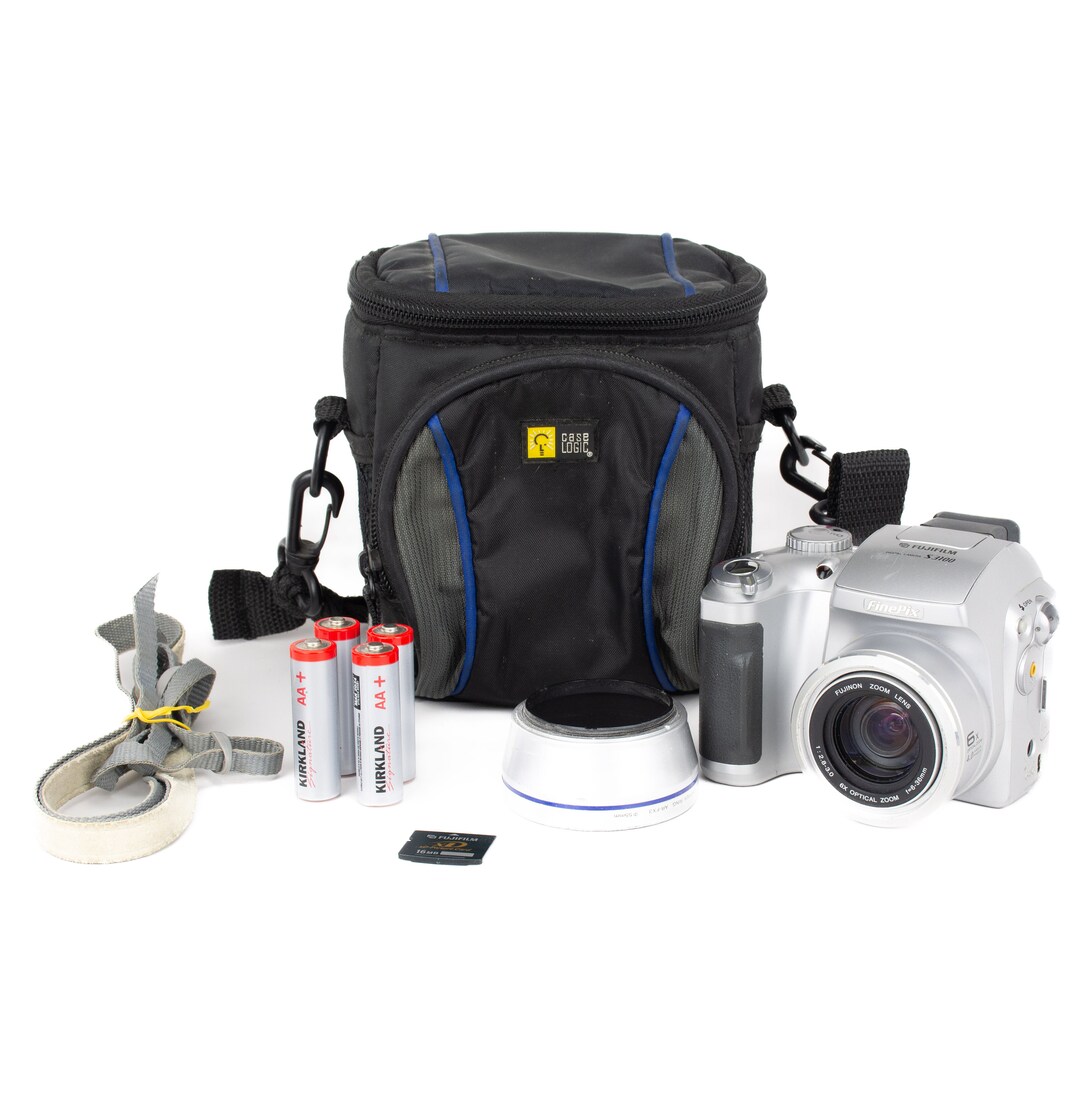 Digital Camera Kit Fujifilm Finepix S3100 4.0 Megapixels - Comes With ...