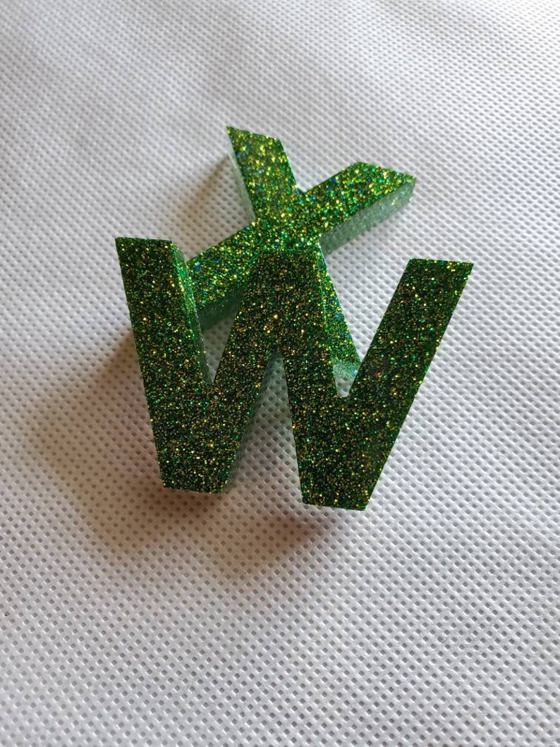 Emerald Green Glitter Initial Keychain Resin Custom Keychain Epoxy ...