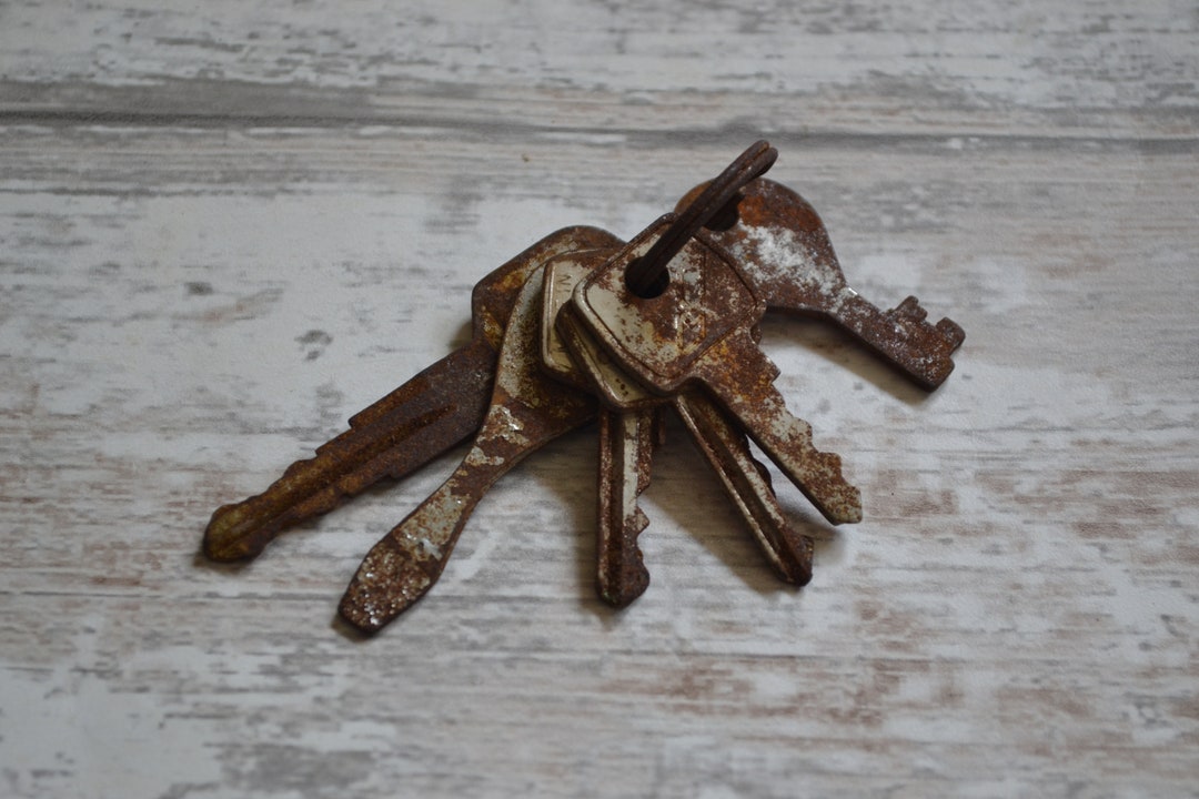 6 X Vintage Rusty Assorted Small Keys - Etsy