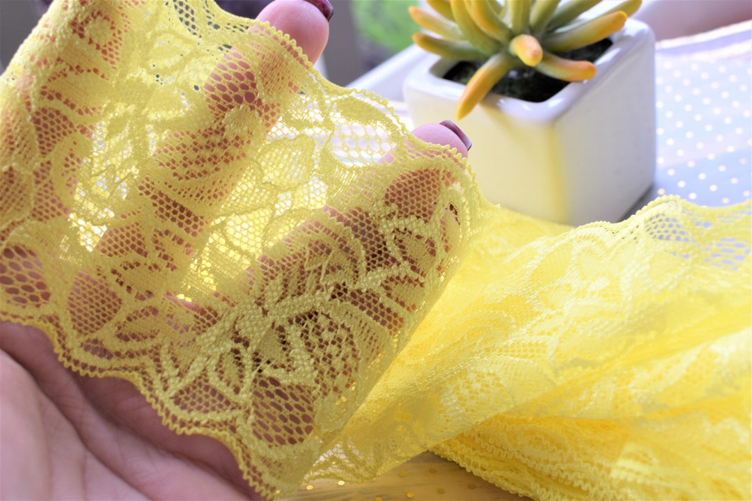 Estiramiento de encaje de punto elástico amarillo, novia de boda ...