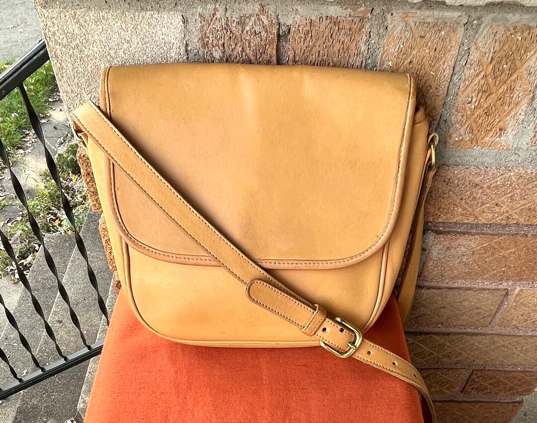 COACH Vintage USA Tailored Buff Sandstone Lightweights Small Compact ...