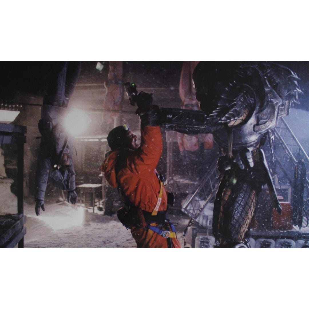 2004 ALIEN VS. PREDATOR Movie Lobby Card Paul W. S. Anderson 13.3" X 9. ...