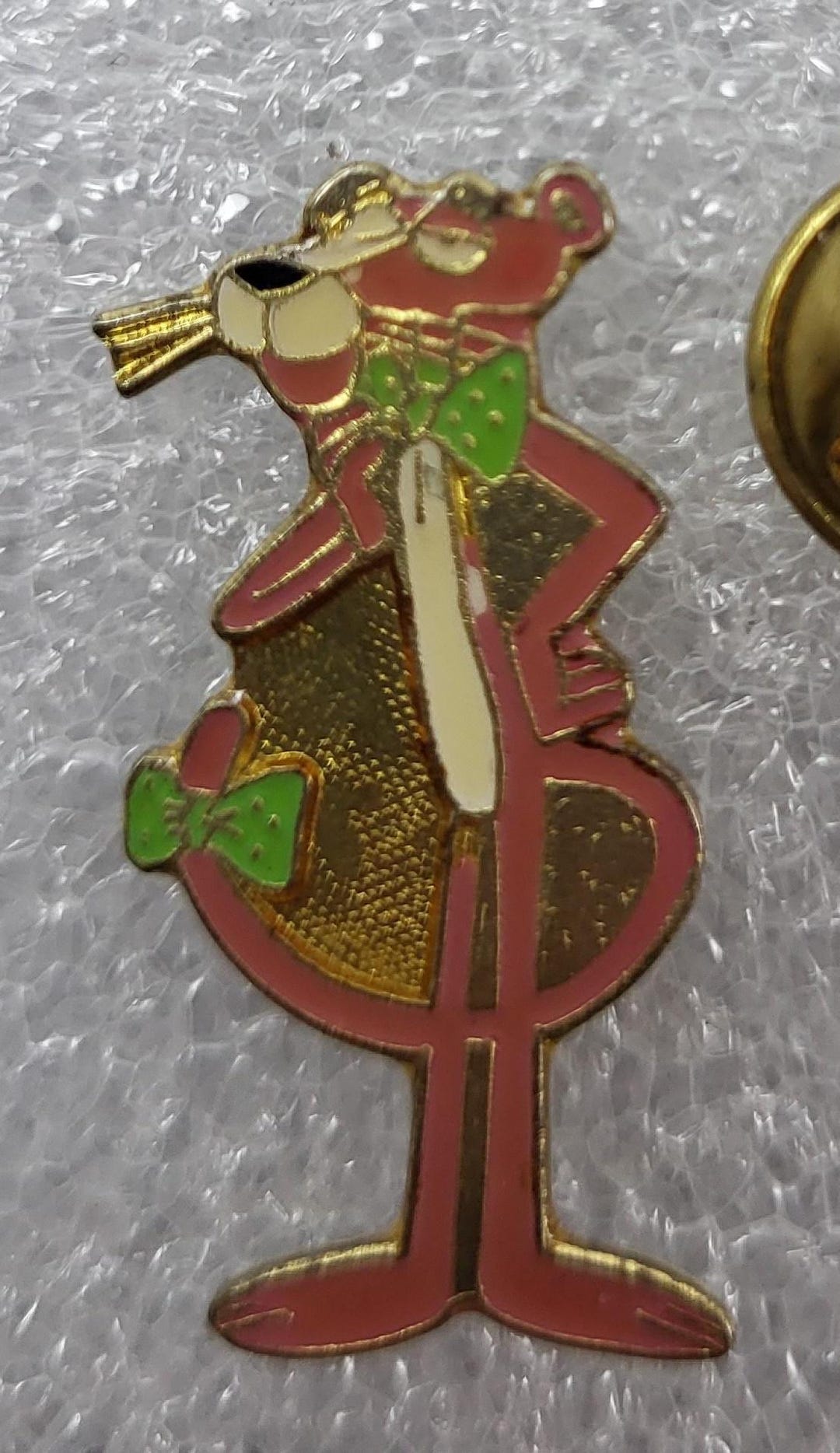 1980s PINK PANTHER Green Bows Lapel Pin 1.2" X 0.6" (3 X 1.5 Cm) United ...