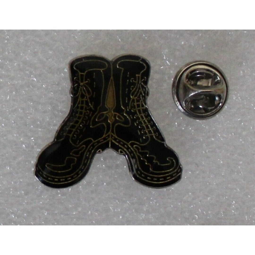 1980s PAIR OF BOOTS Lapel Pin 1" X 1.1" (2.5 X 2.75 Cm.) Original ...