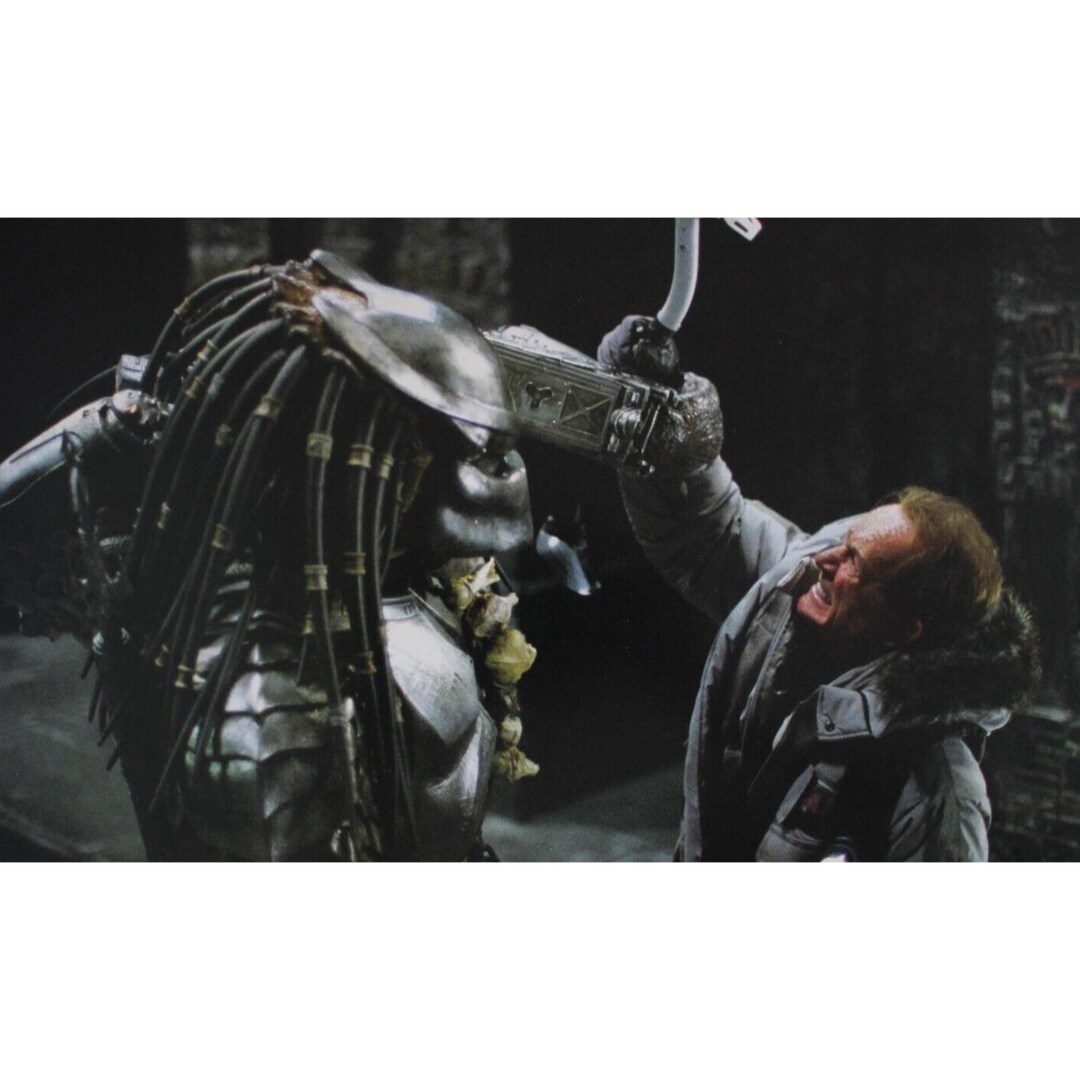 2004 ALIEN VS. PREDATOR Movie Lobby Card Paul W. S. Anderson 13.3" X 9. ...