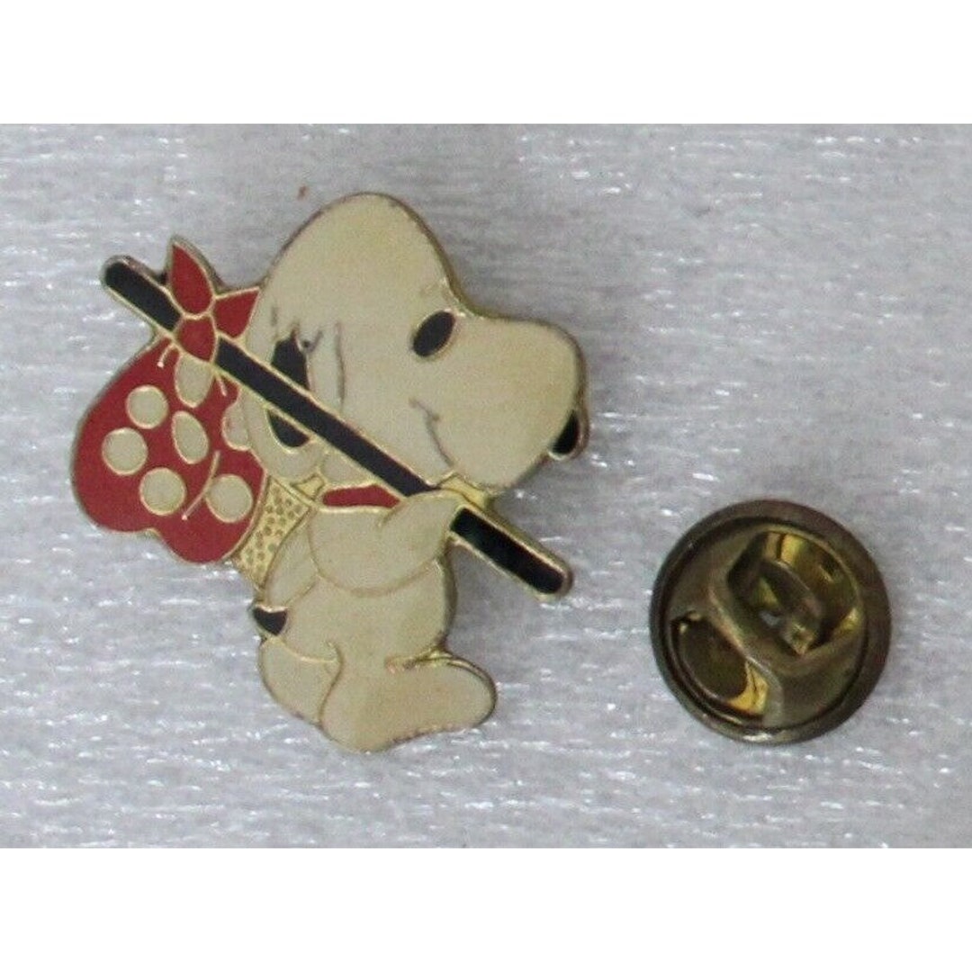 1980s Peanuts SNOOPY Lapel Pin 2.75 X 2.5 Cm. (1.1" X 1") Charles ...